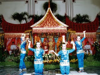 Arileksana Blog: TARI PIRING DARI SUMATERA BARAT