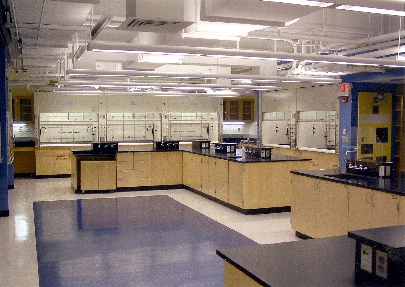J. Colangelo and Son, Inc.: WPI Goddard Hall Chemistry Lab
