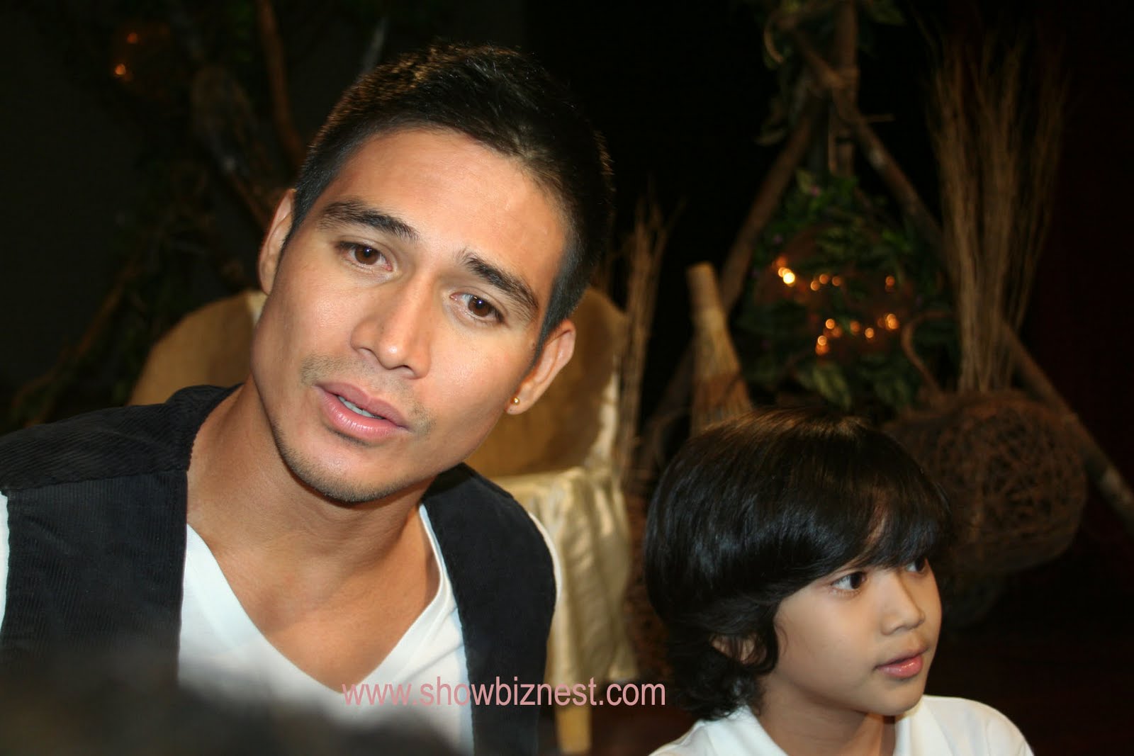 Showbiznest: "Noah" Presscon Photos