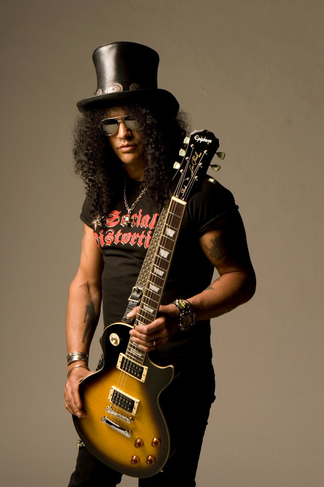 esta musica: SLASH