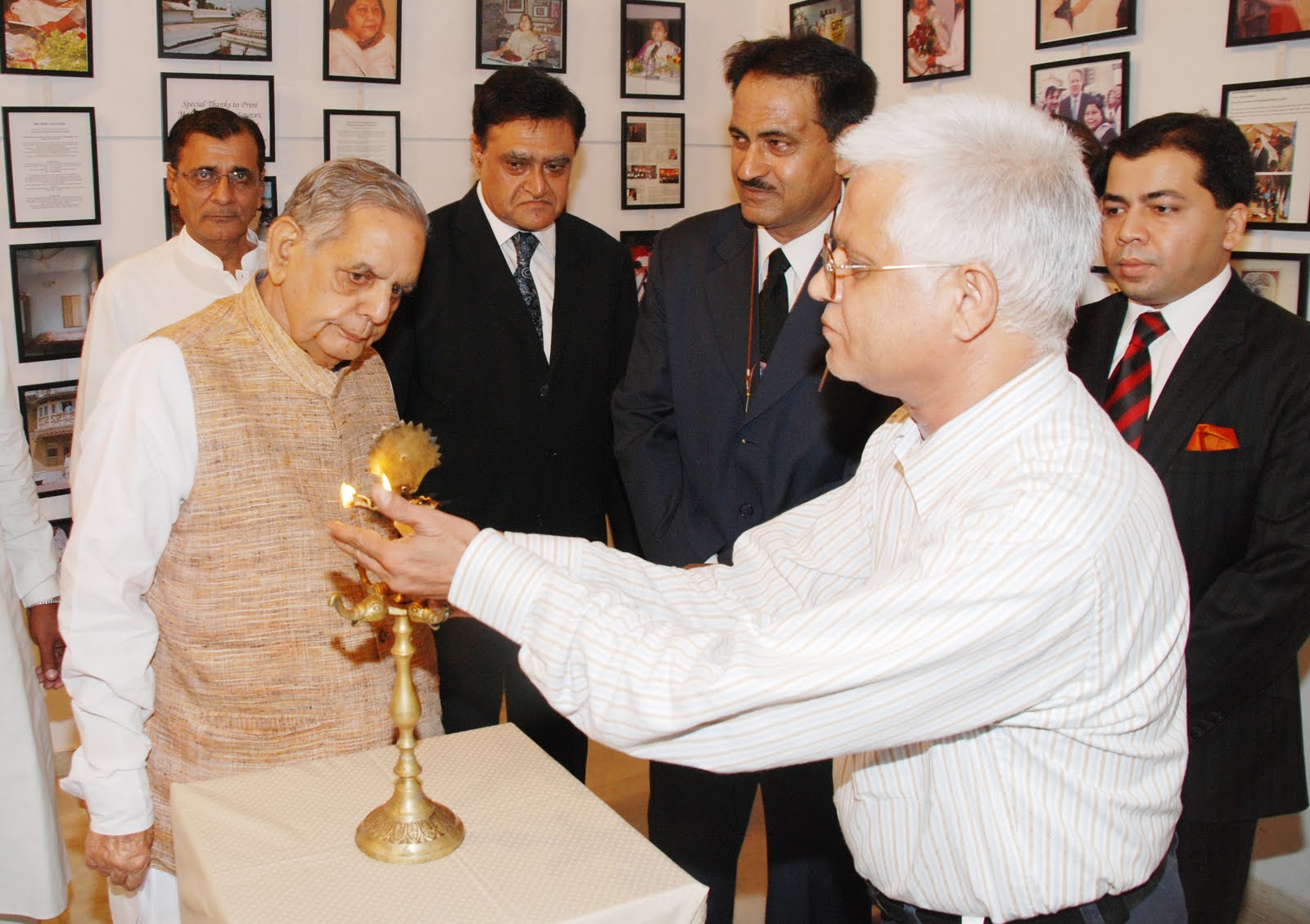 MAYOR OF AHMEDABAD "Legacy of late Aneesa Begum Mirza" show held in ...