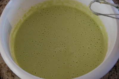 The 350 Degree Oven: Adventures in Mika's Kitchen: Pandan (Screwpine) Cake