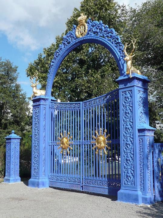 Colorful door in Ireland [1600x1071] : r/ArchitecturePorn