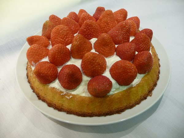 SiliconeMoulds.com Blog: Strawberry & Cream Sponge Flan