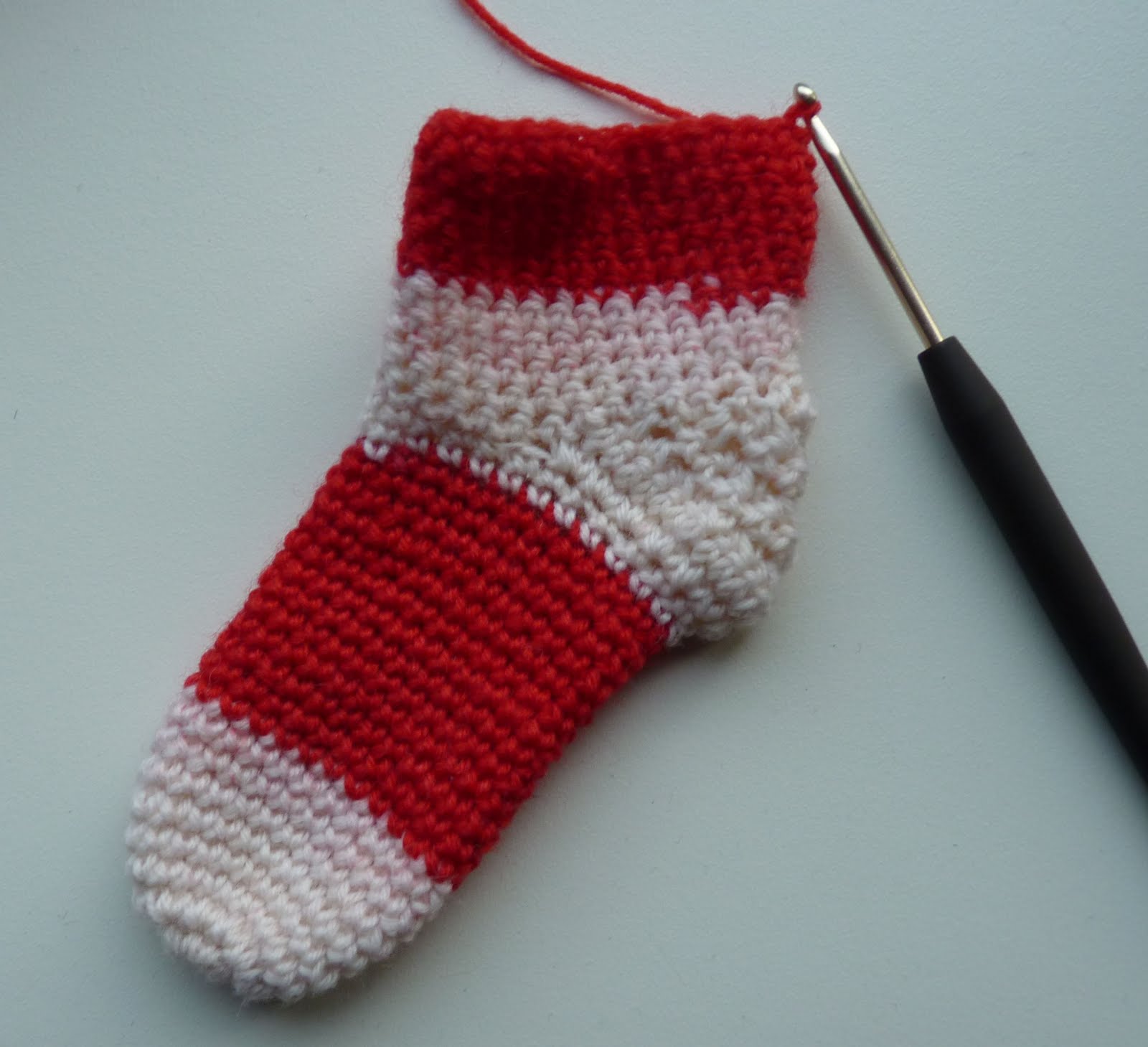 The Adventures of the Gingerbread Lady: PATTERN: Advent Baby Socks