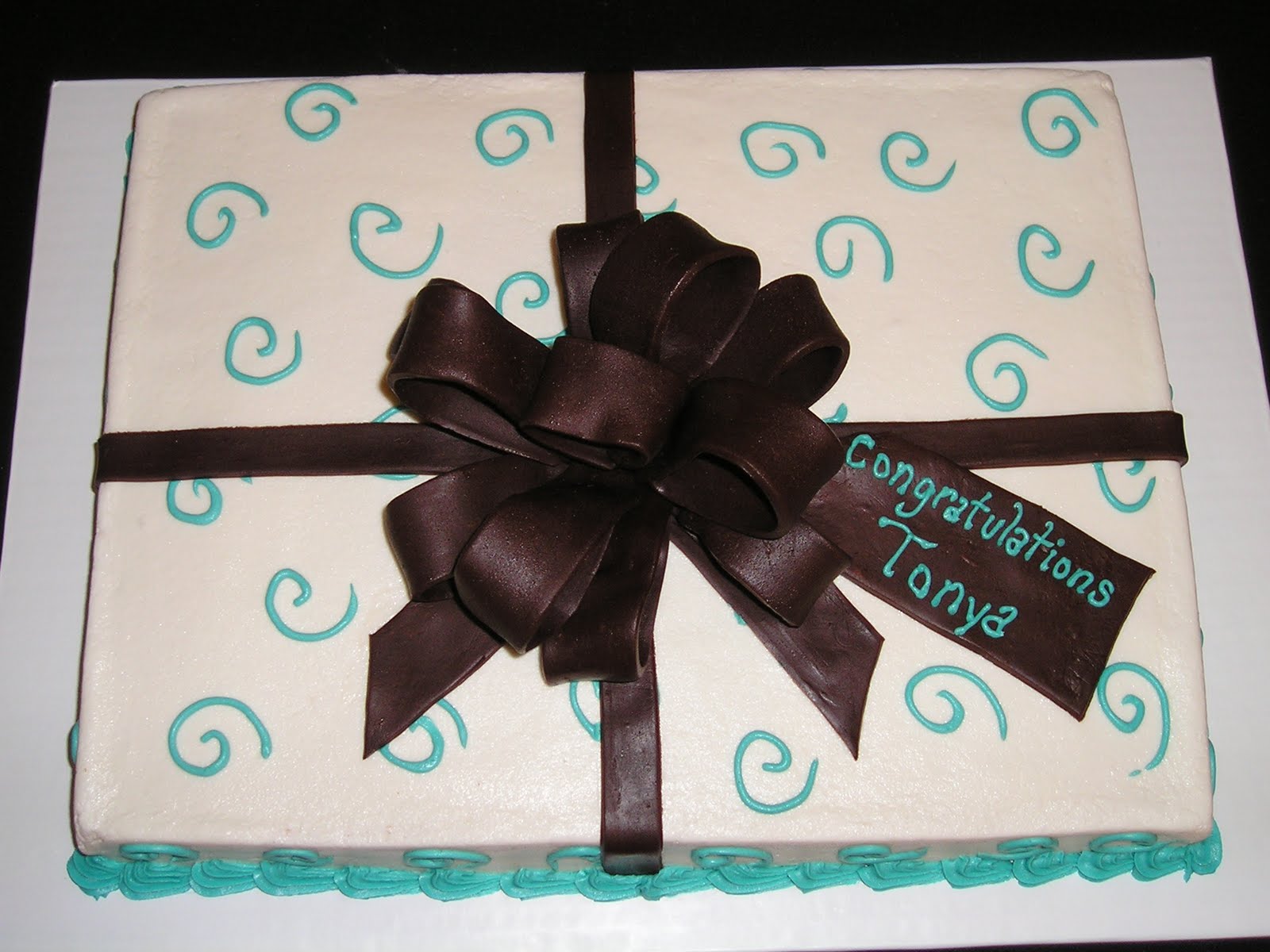 DEE-licious Cakes: Chocolate and Teal Present Cake