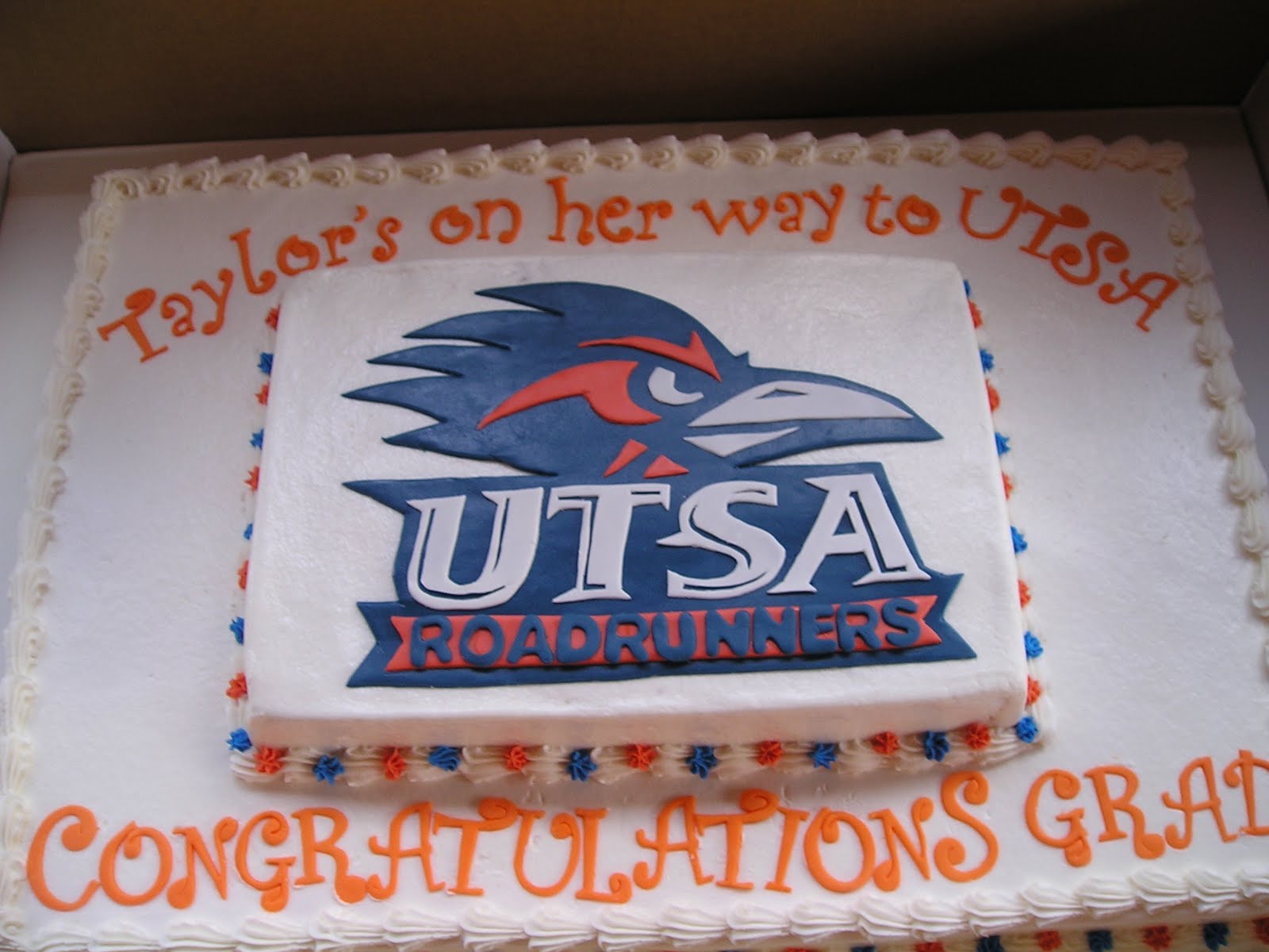 DEE-licious Cakes: UTSA Bound Graduate