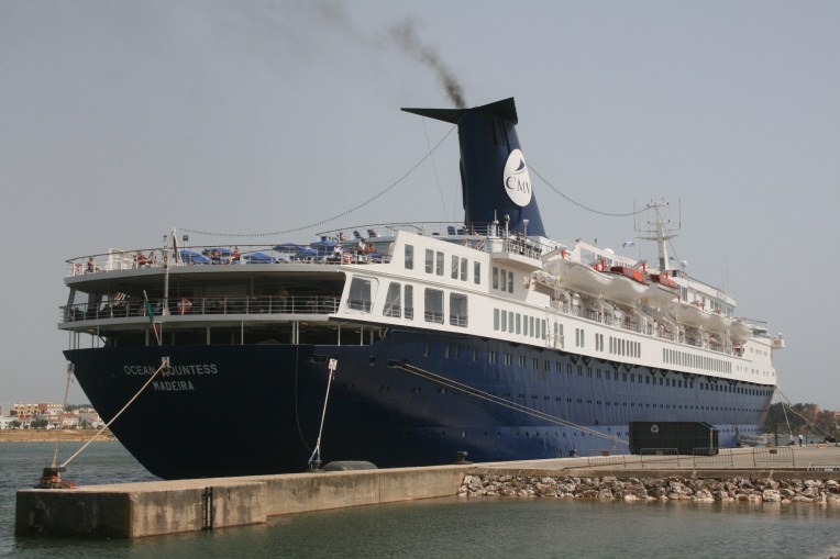 cruise ships fotos: Ocean Countess in Portimão - 10AGO10