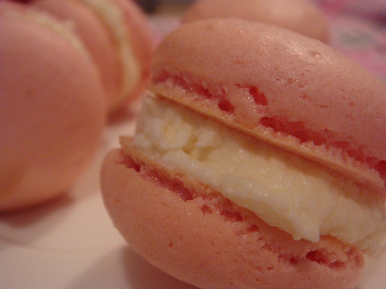 butter hearts sugar: Yay! I made Macarons!