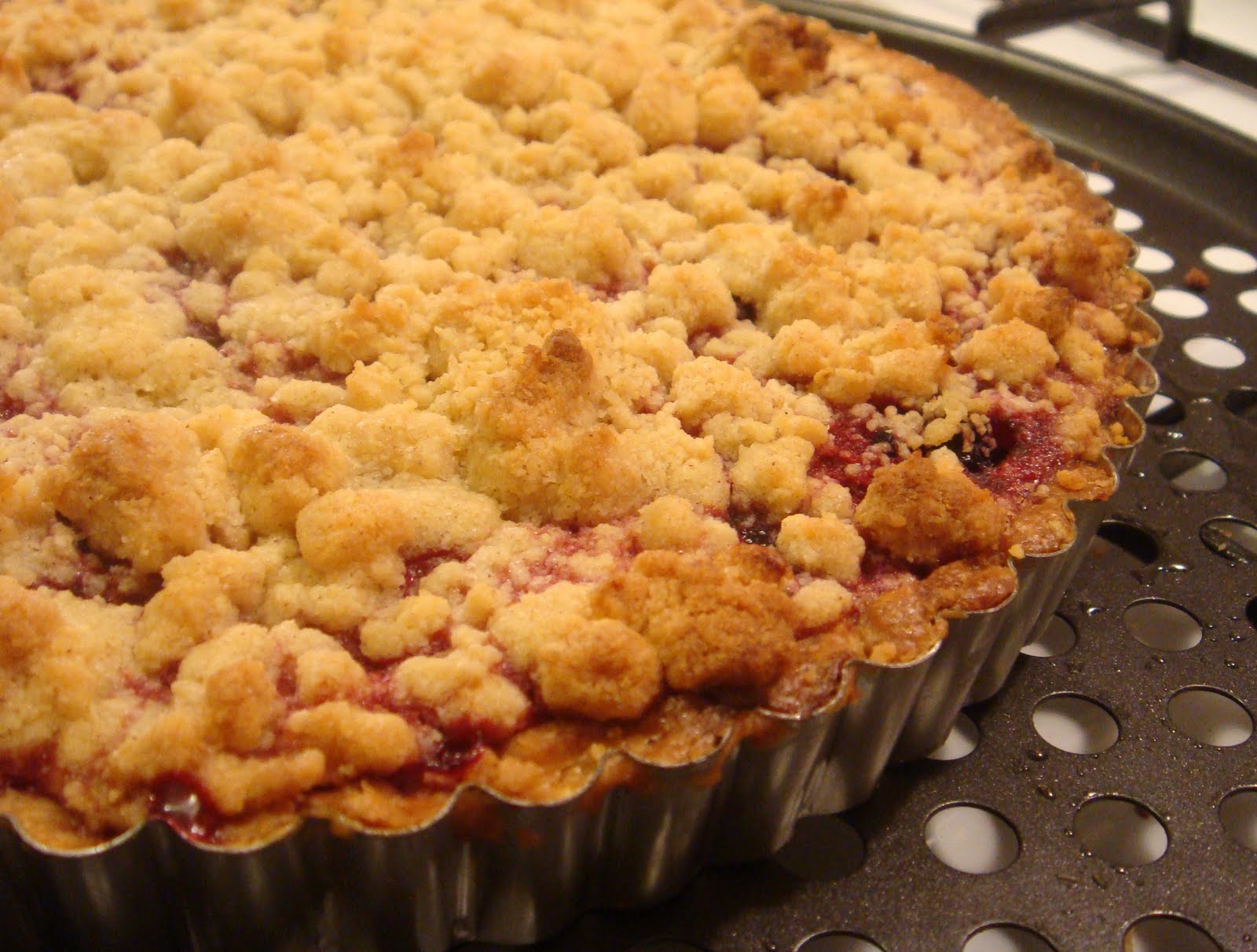 butter hearts sugar: Raspberry Mulberry Crumble Pie