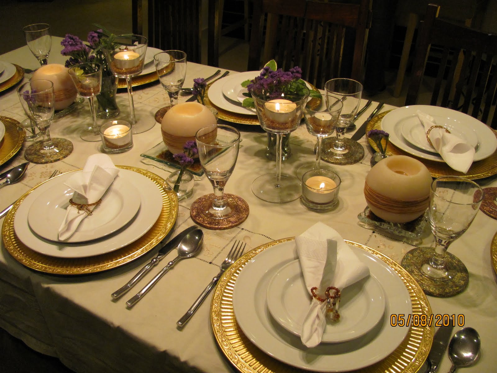 40 and beyond ...: Tablescape: Simple & Elegant