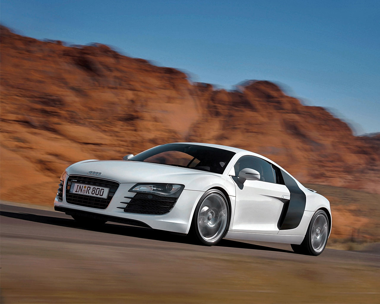AUDI R8 4.2 FSI QUATRO - PUSAT MOBIL CBU