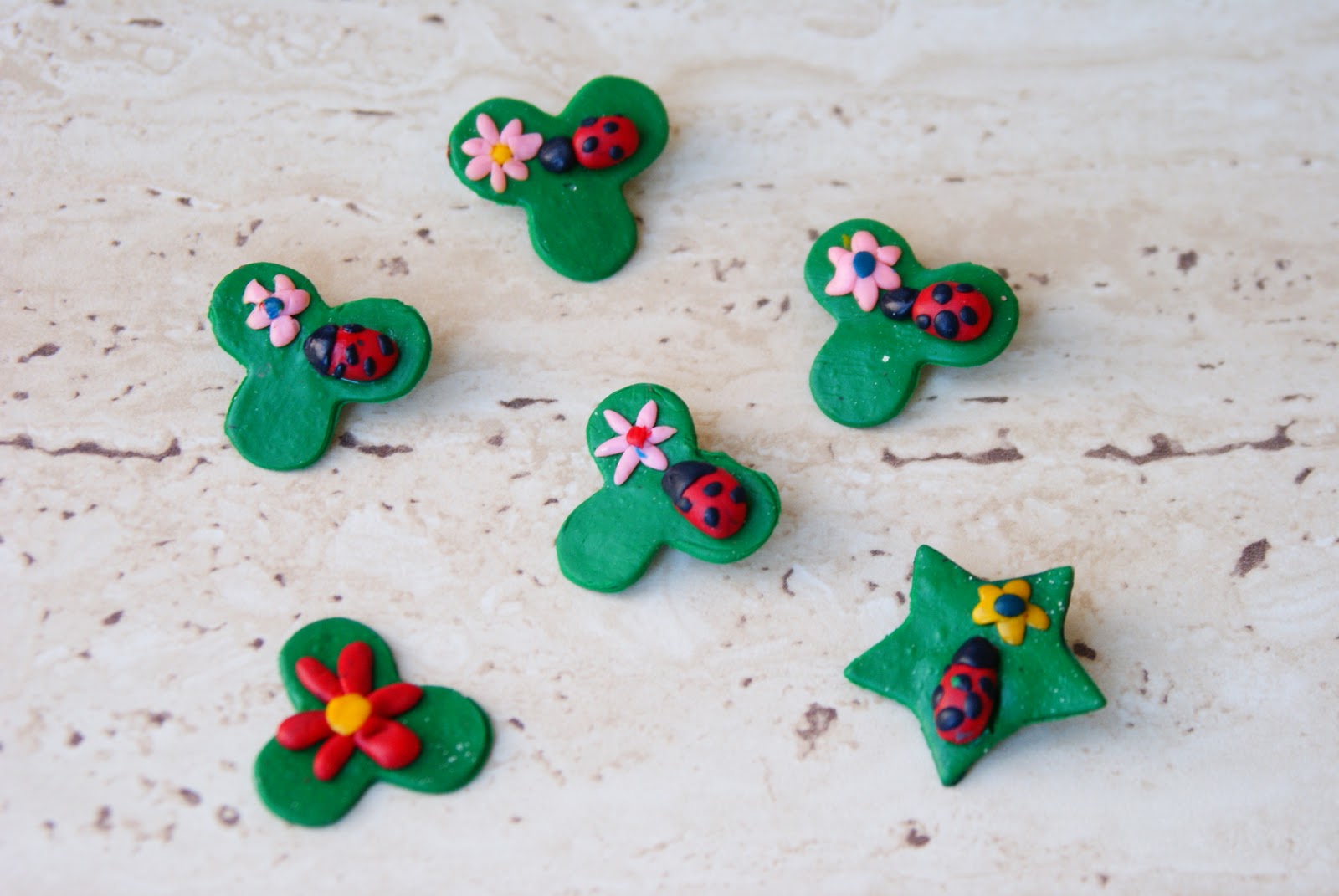 Magazinul de bijuterii: Martisoare vesele si haioase