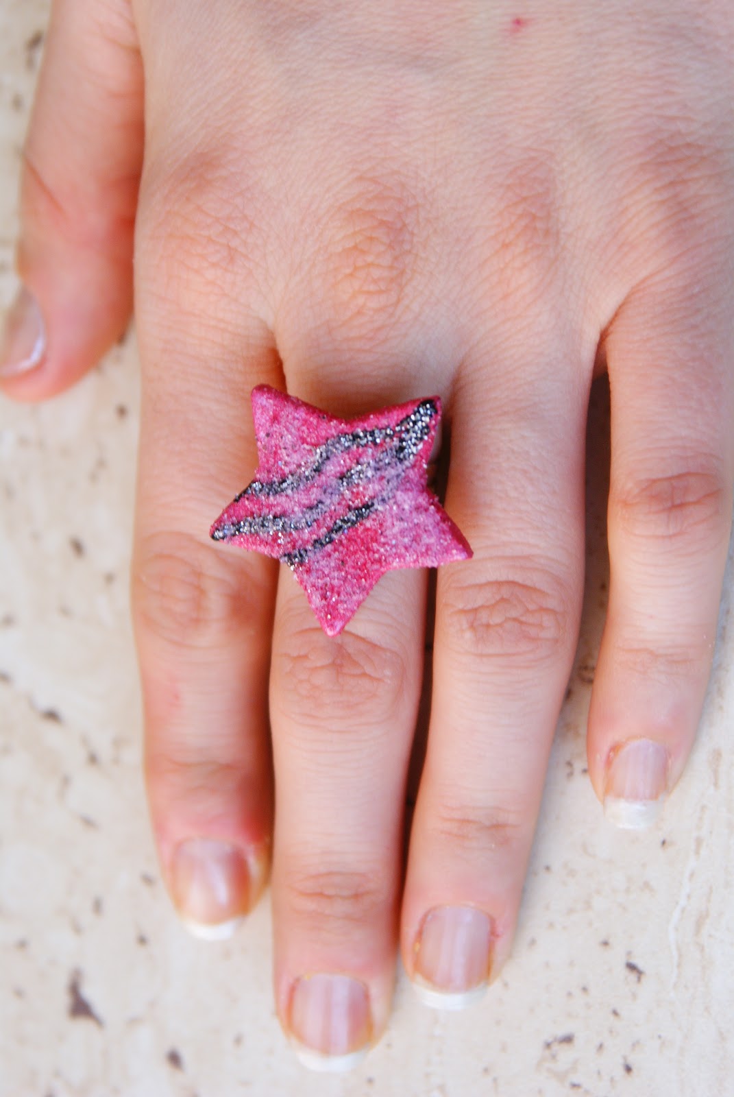 Magazinul de bijuterii: Martisoare vesele si haioase