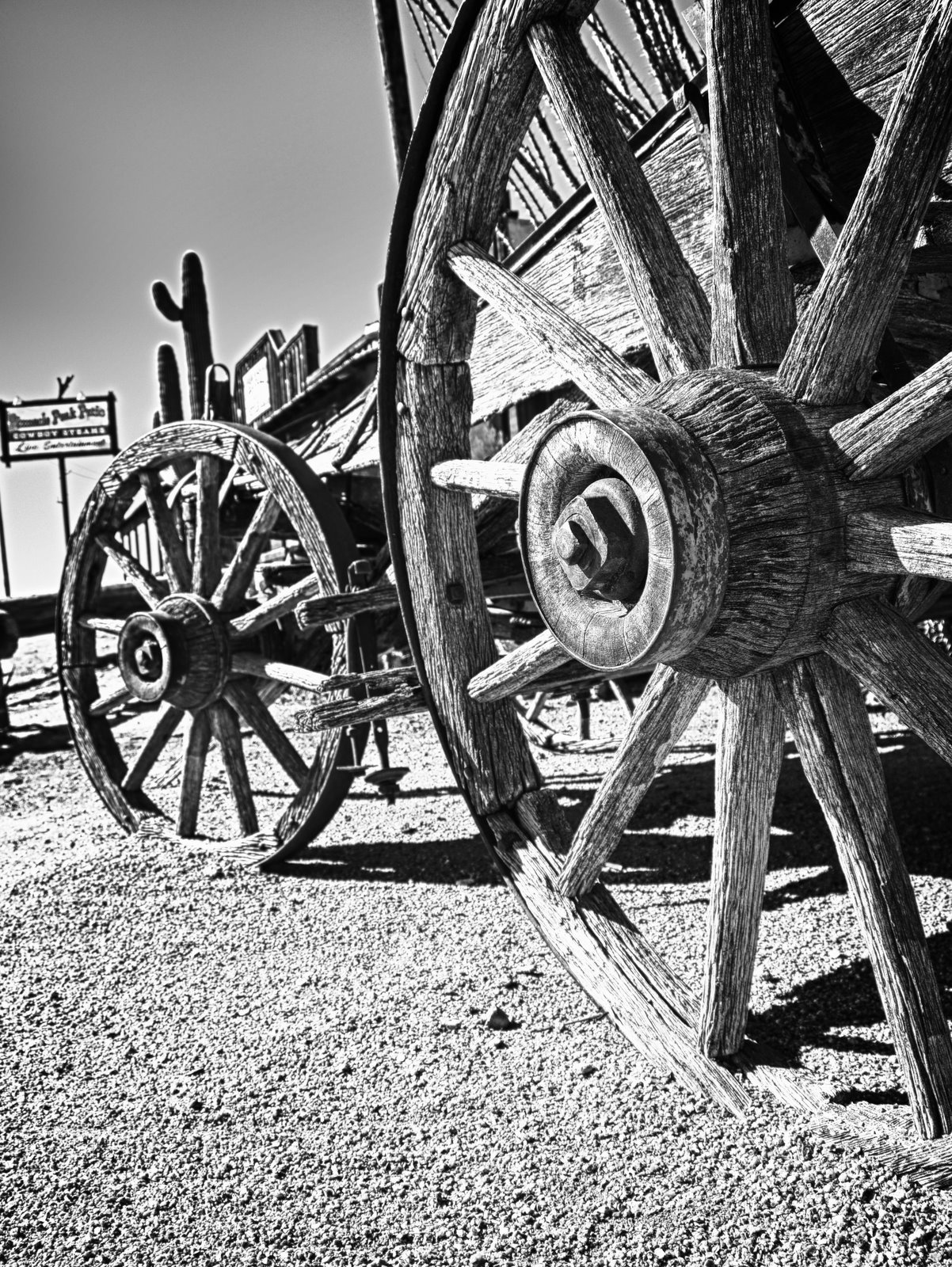 Paixao Family Blog: Wagon Wheel HDR Photography