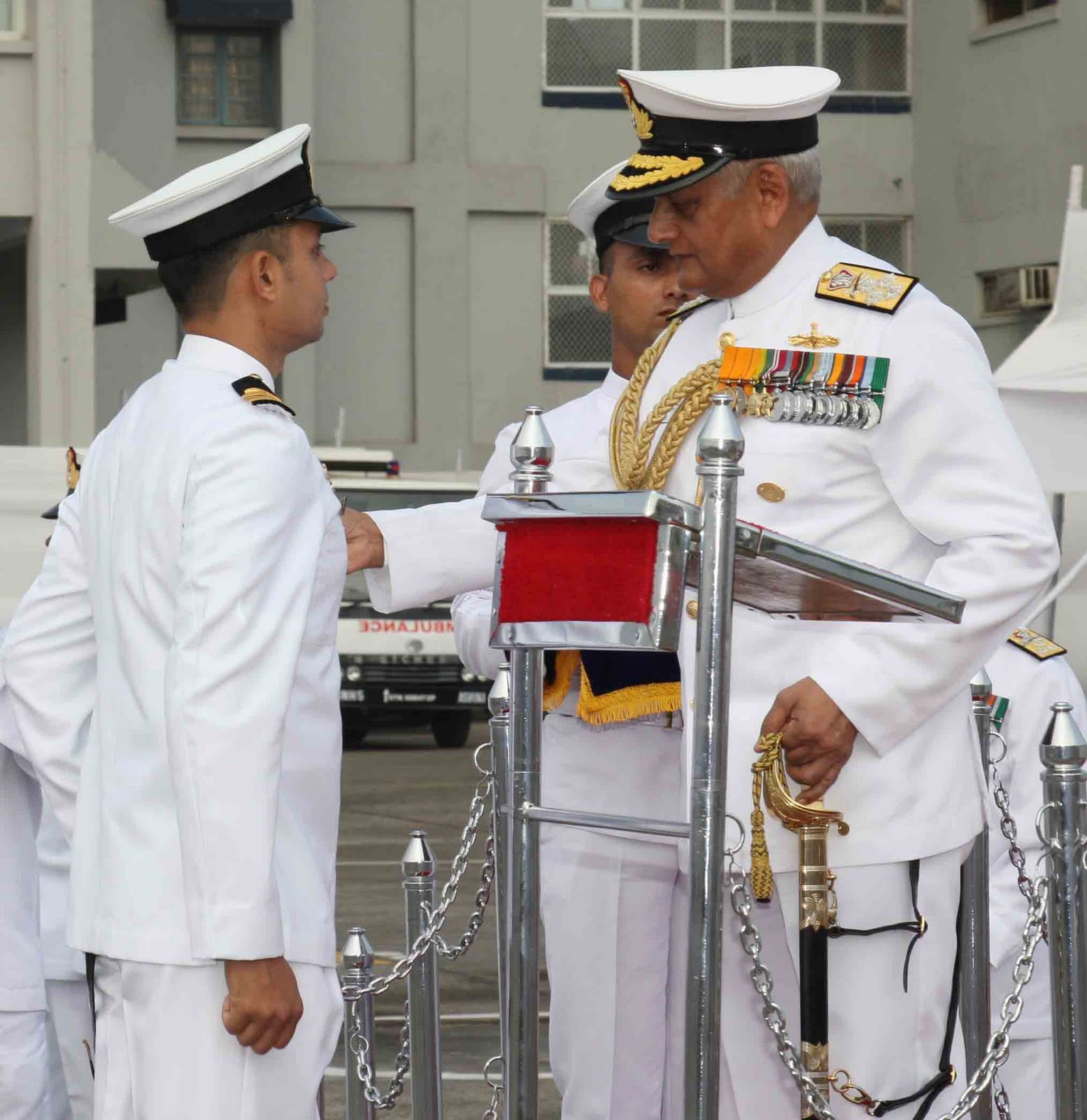 Tarmak007 -- A bold blog on Indian defence: Navy chief presents ...