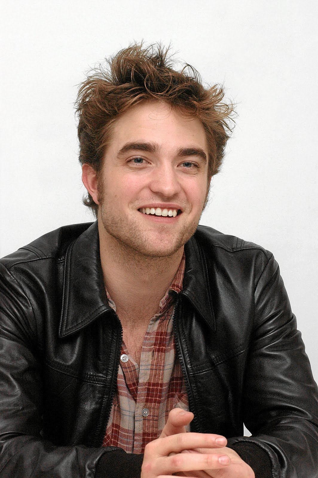 Robert Pattinson News: Robert Pattinson At 'New Moon' Press Conference ...