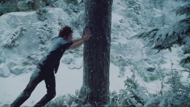 Robert Pattinson News: Angry Edward Running! *New* Eclipse TV Spot