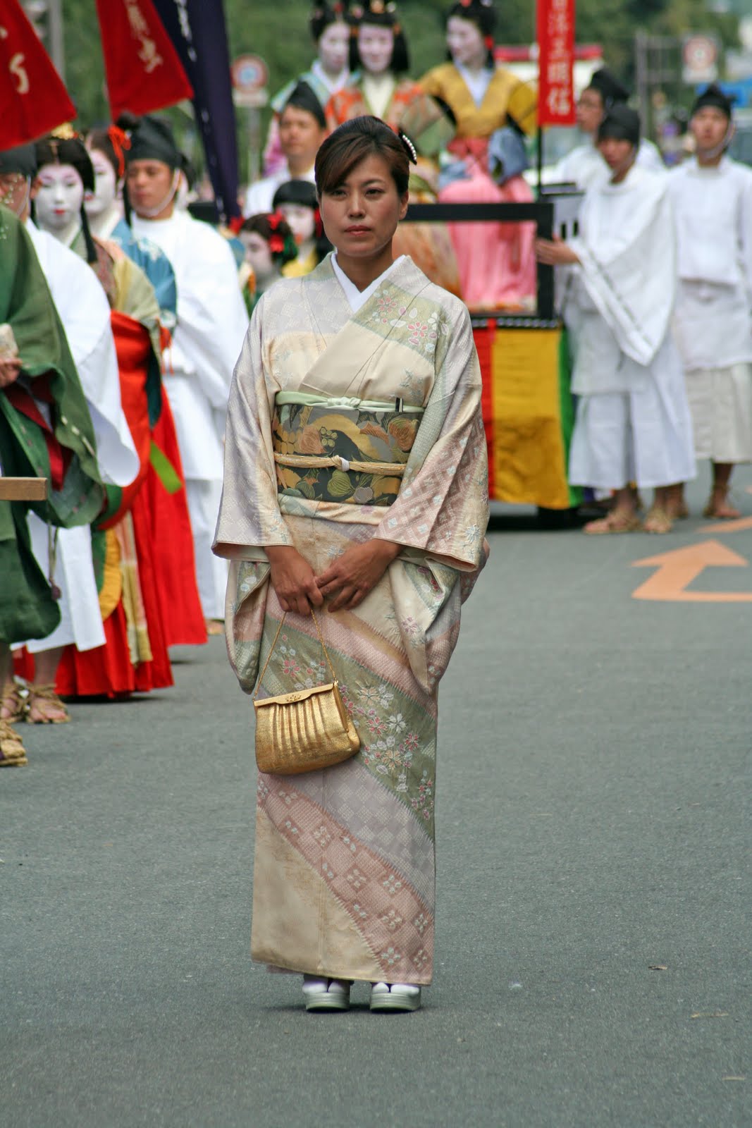 Tips for Kimono Newbies: Keep the Ladies Covered! |The Kimono Lady