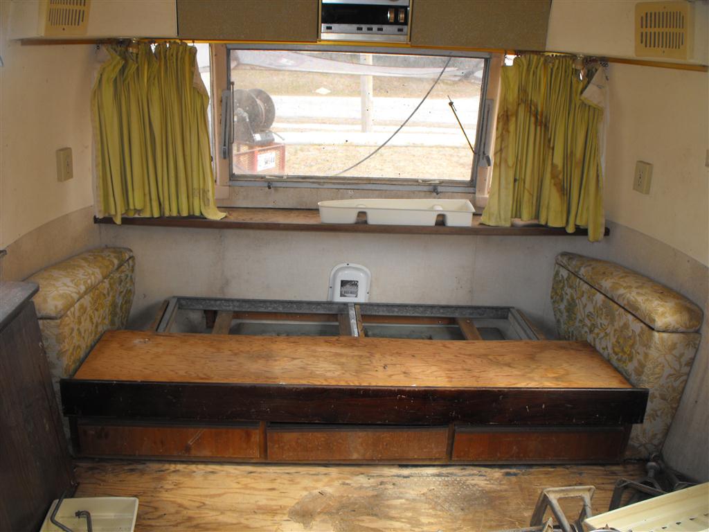 1969 Airstream Sovereign: Interior Pictures