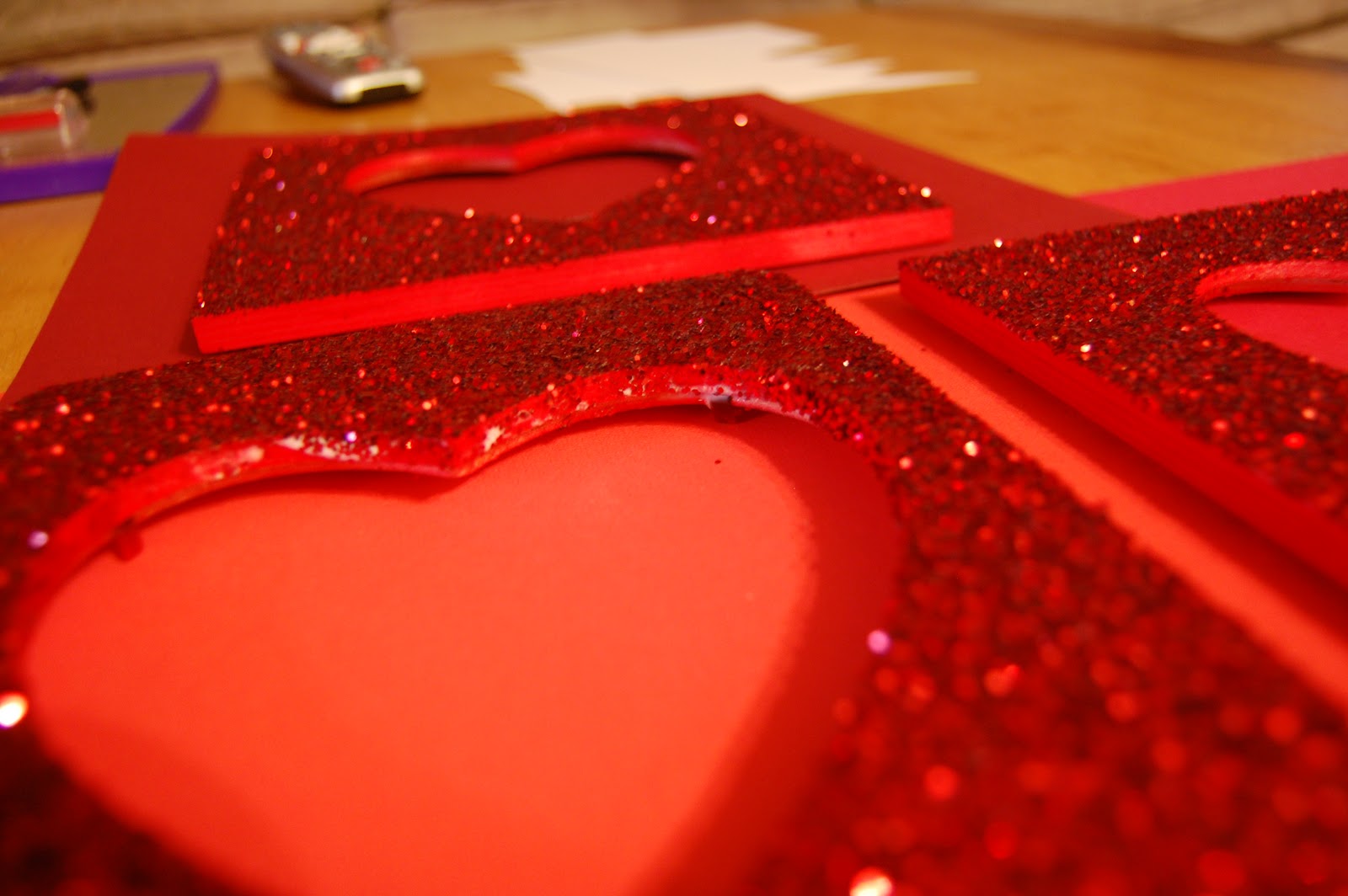kristy.makes: diy: valentine's day glitter frame.