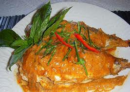 Choo Chee Pla( Steamed Fish Fillet in Red Curry )
