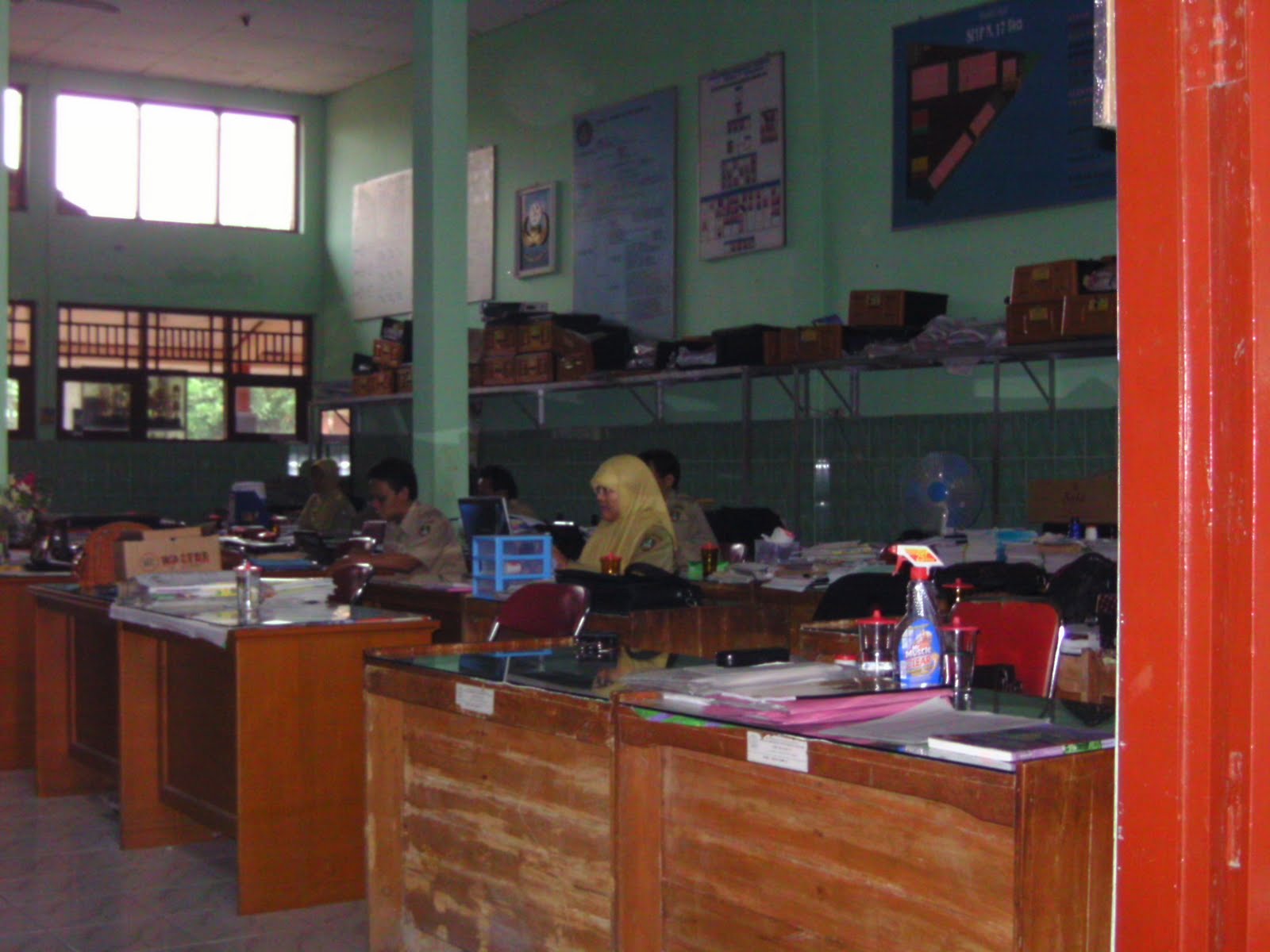 FASILITAS SEKOLAH: RUANG GURU