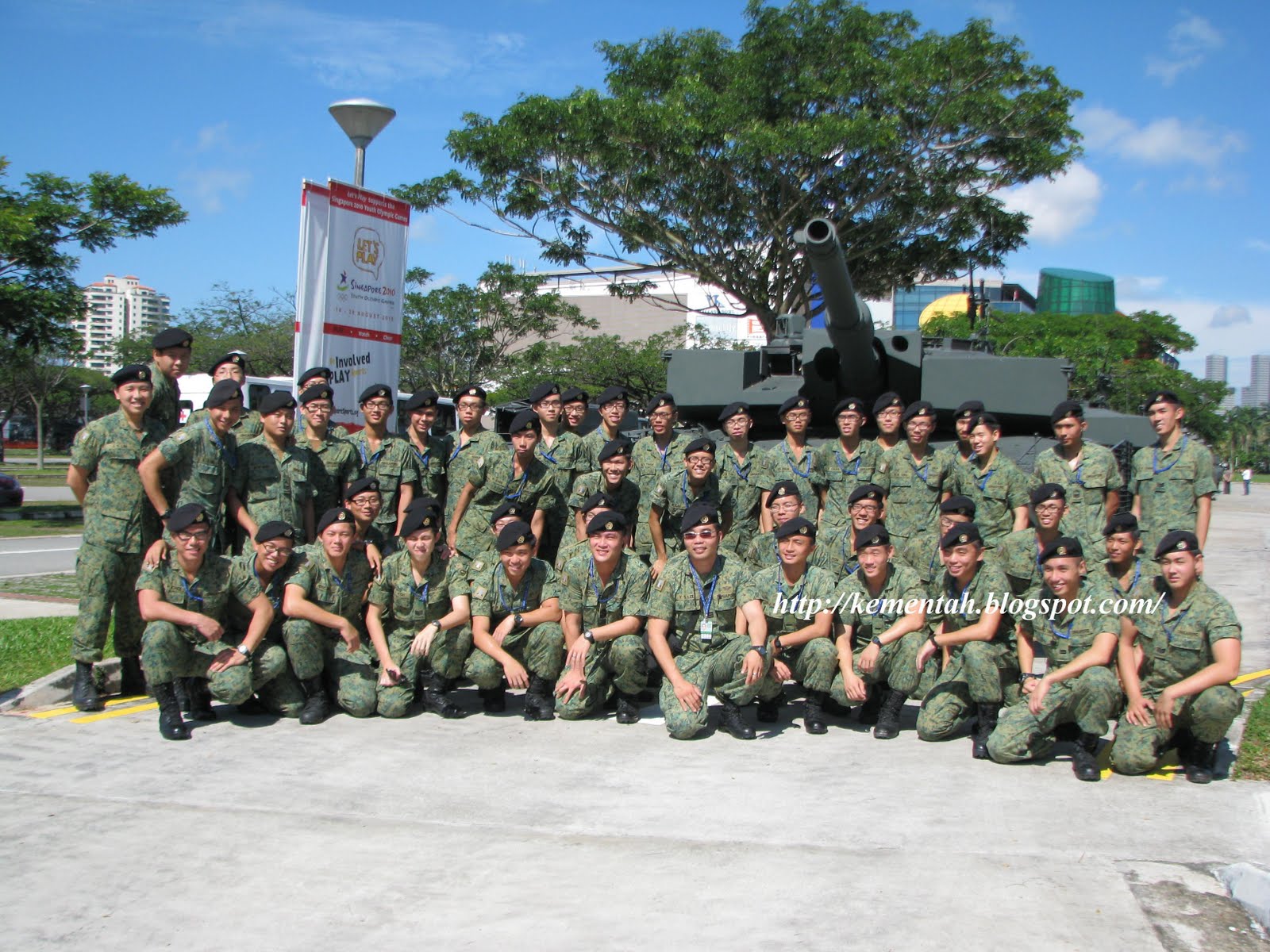 Senang Diri: Behind the scenes: NDP 2010 Mobile Column Traffic Marshals