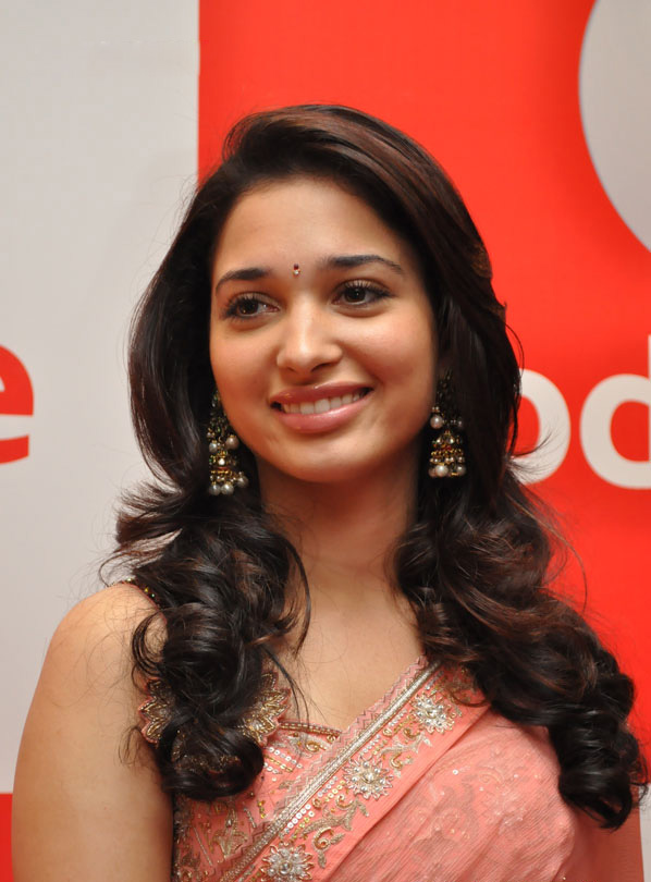 Tamanna cute pink saree stills from vodafone event