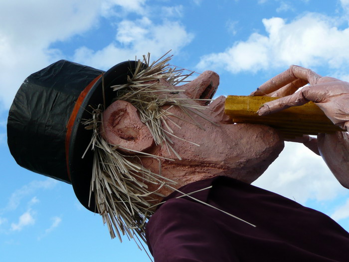 ZippyZippy: The Robot Scarecrow