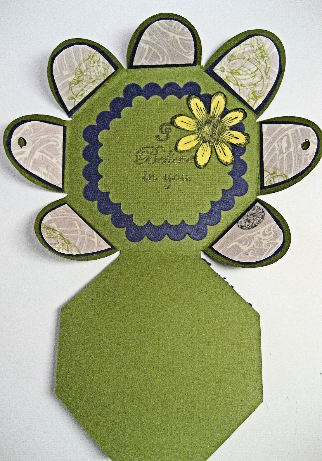 BEADZ: Flower Fold Card with Heartfelt Creations