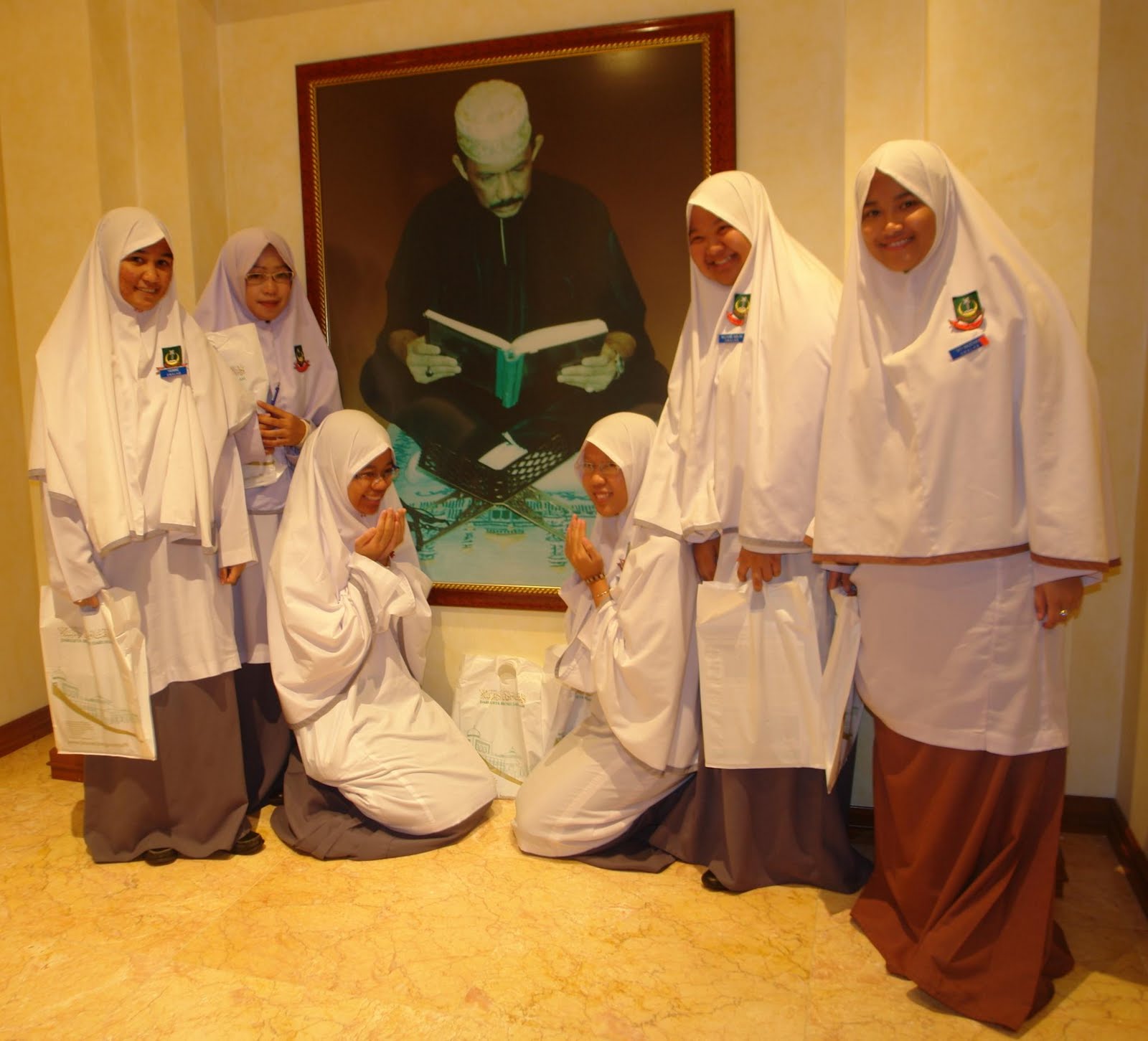Sekolah Menengah Arab Laki-Laki Hassanal Bolkiah: Lawatan Ke Jabatan ...