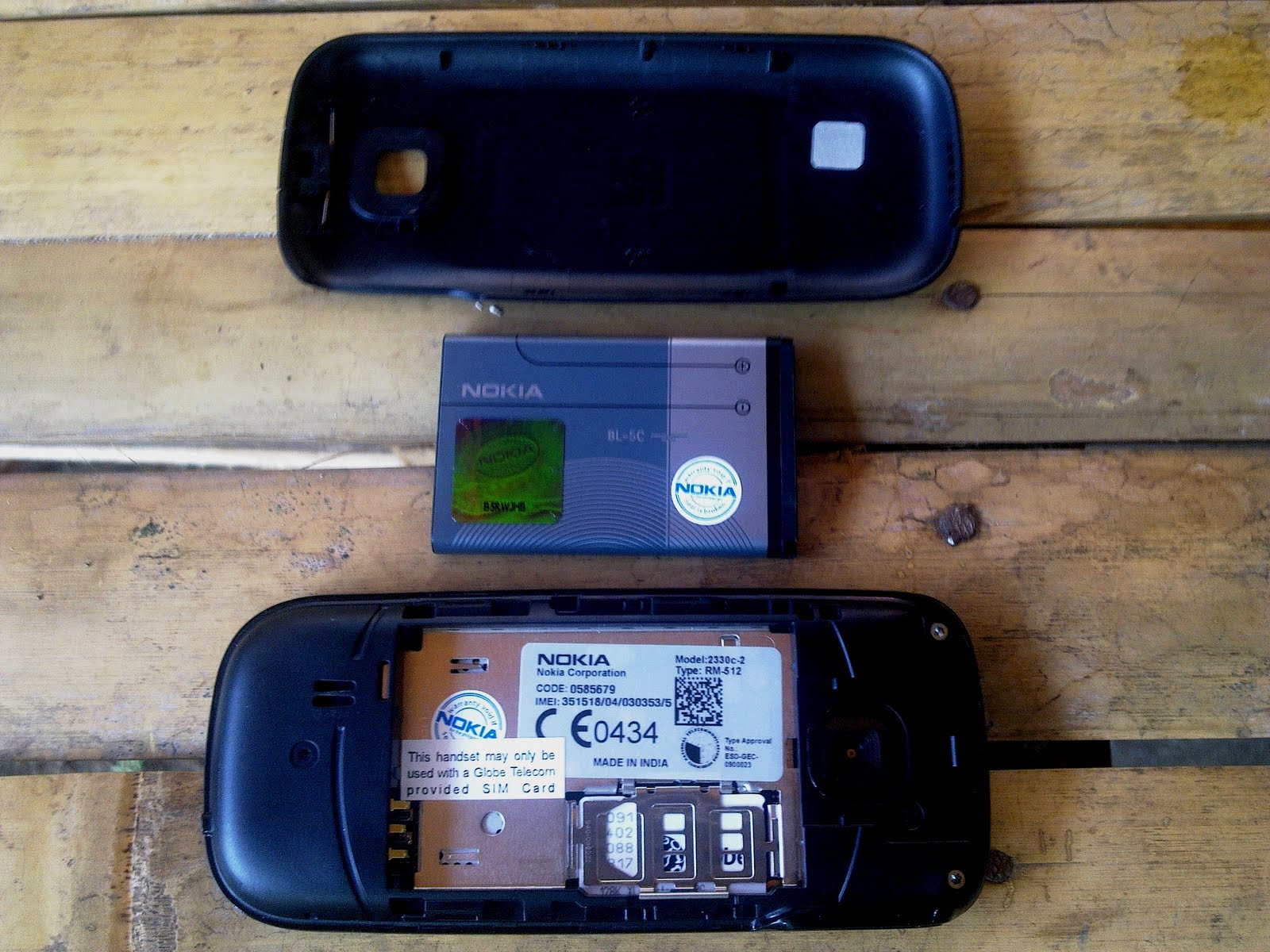 The Nokia 2330 Classic; When Style Meets Steal ~ SCRATCH e-PAD!