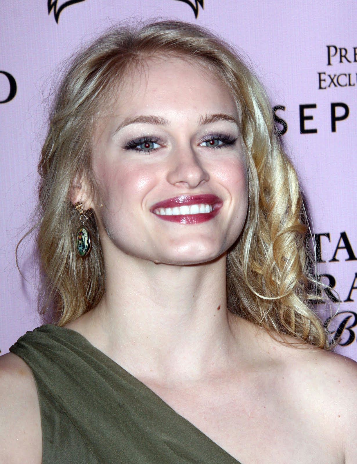 Wallpaper World: Leven Rambin is Hollywood Actrees with Looking to Sexy ...