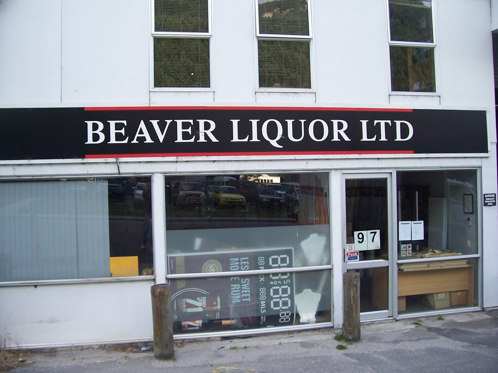 My brother found this genius liquor store in Pond Creek, OK : r/funny