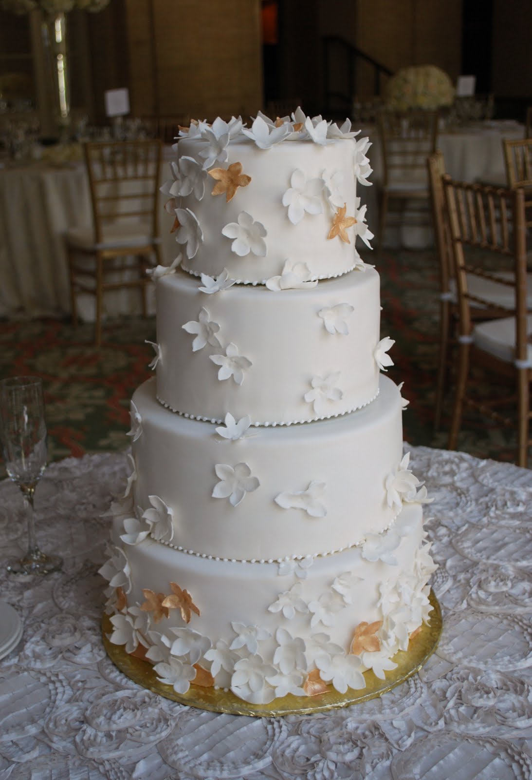 The Beehive: Chantilly White Floral Cake