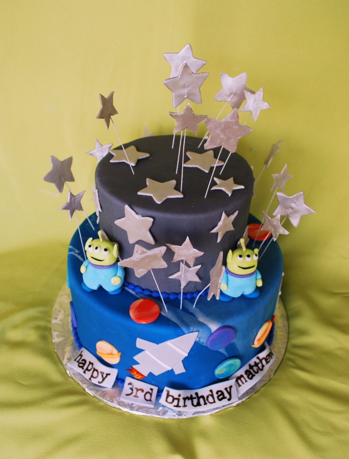 The Beehive: Outerspace Alien Cake