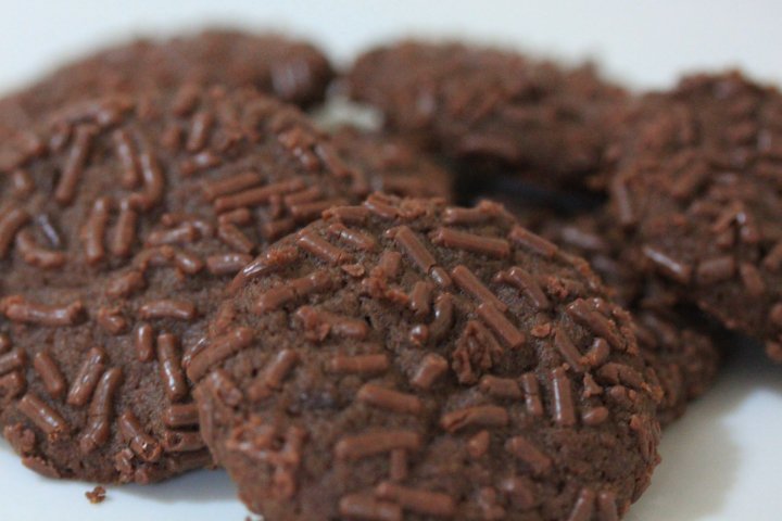 Homemade Tishrin Cookies: Chocolate Rice Cookies