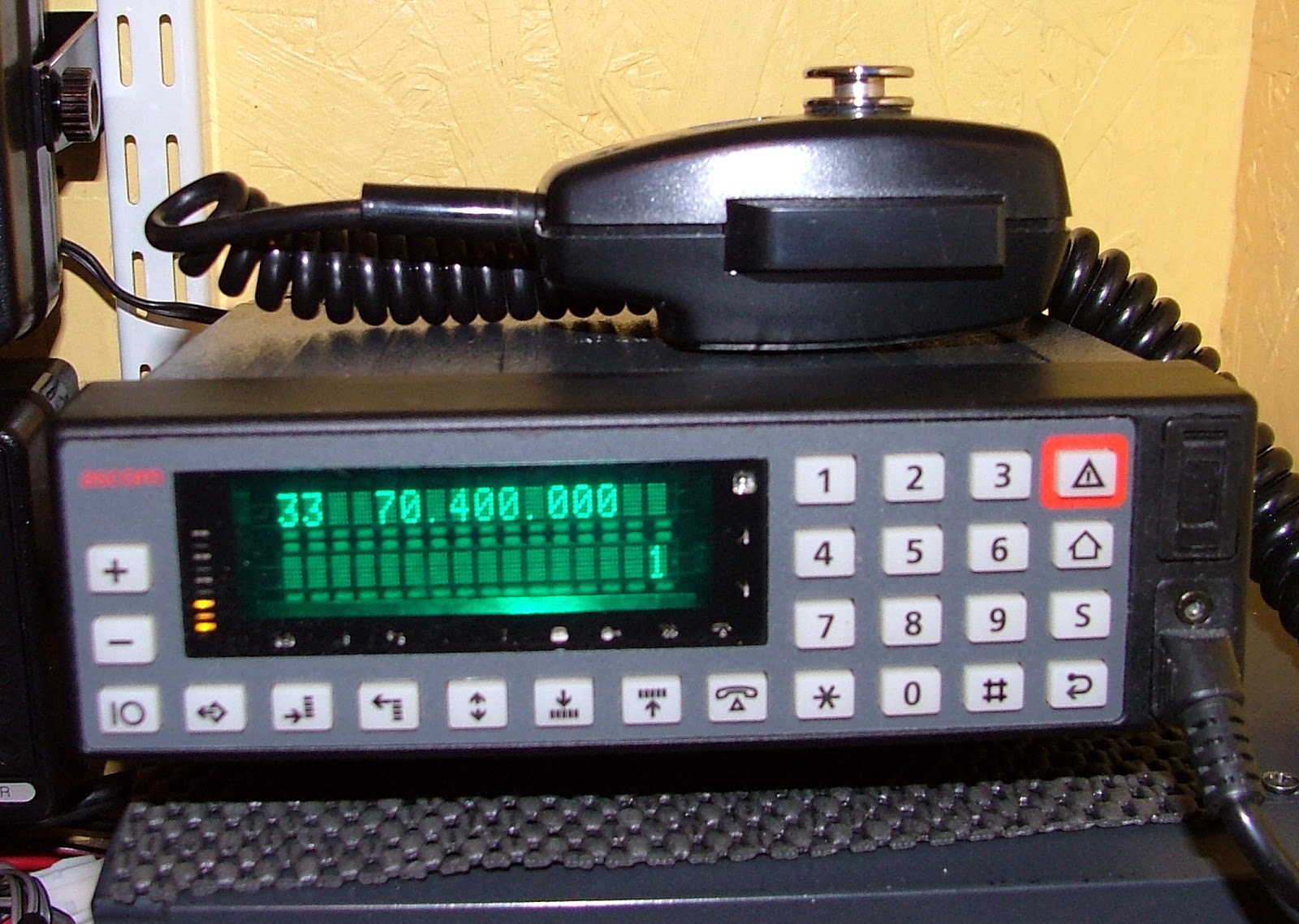 Tony Allen EI4DIB, (Drogheda,Ireland).: My 4m Radios. Here is a ...