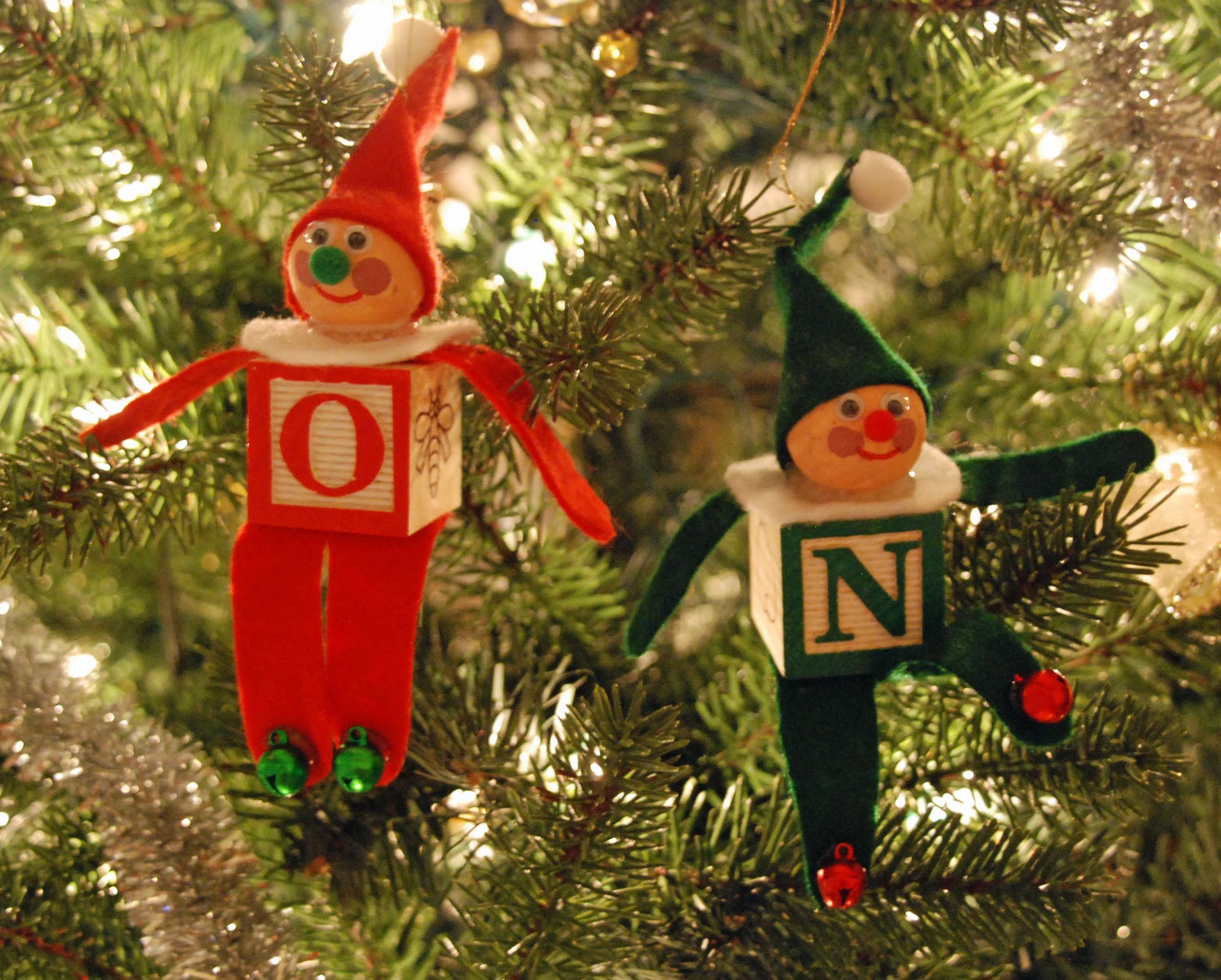 that artist woman: How To Make an Alphabet Block Elf Christmas Ornament