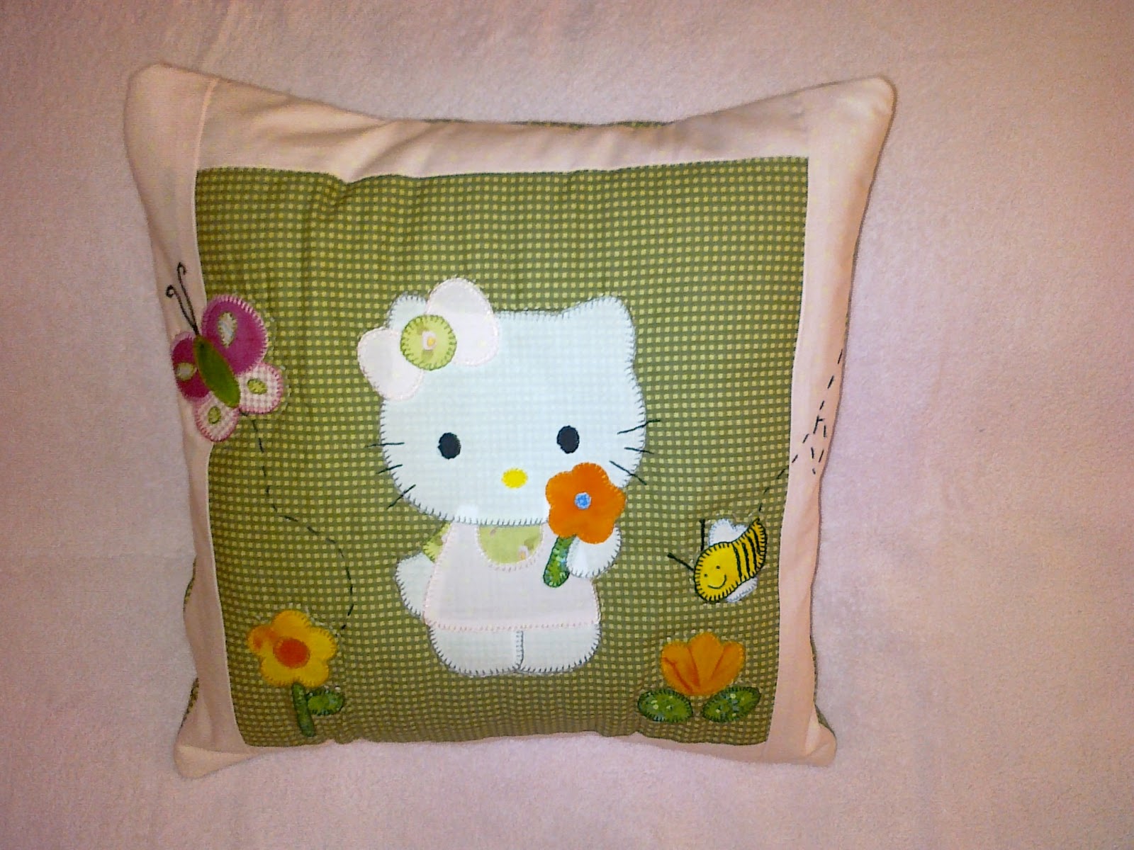 Patchwork Creaciones: Colección cojines de patchwork Hello Kitty horoscopo