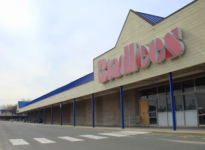 The Caldor Rainbow: Bradlees Sinks at The Dock