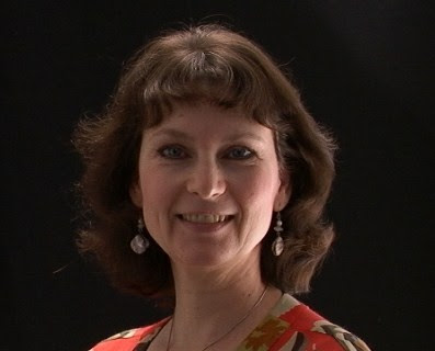 Pour Les Femmes: Debbie from England