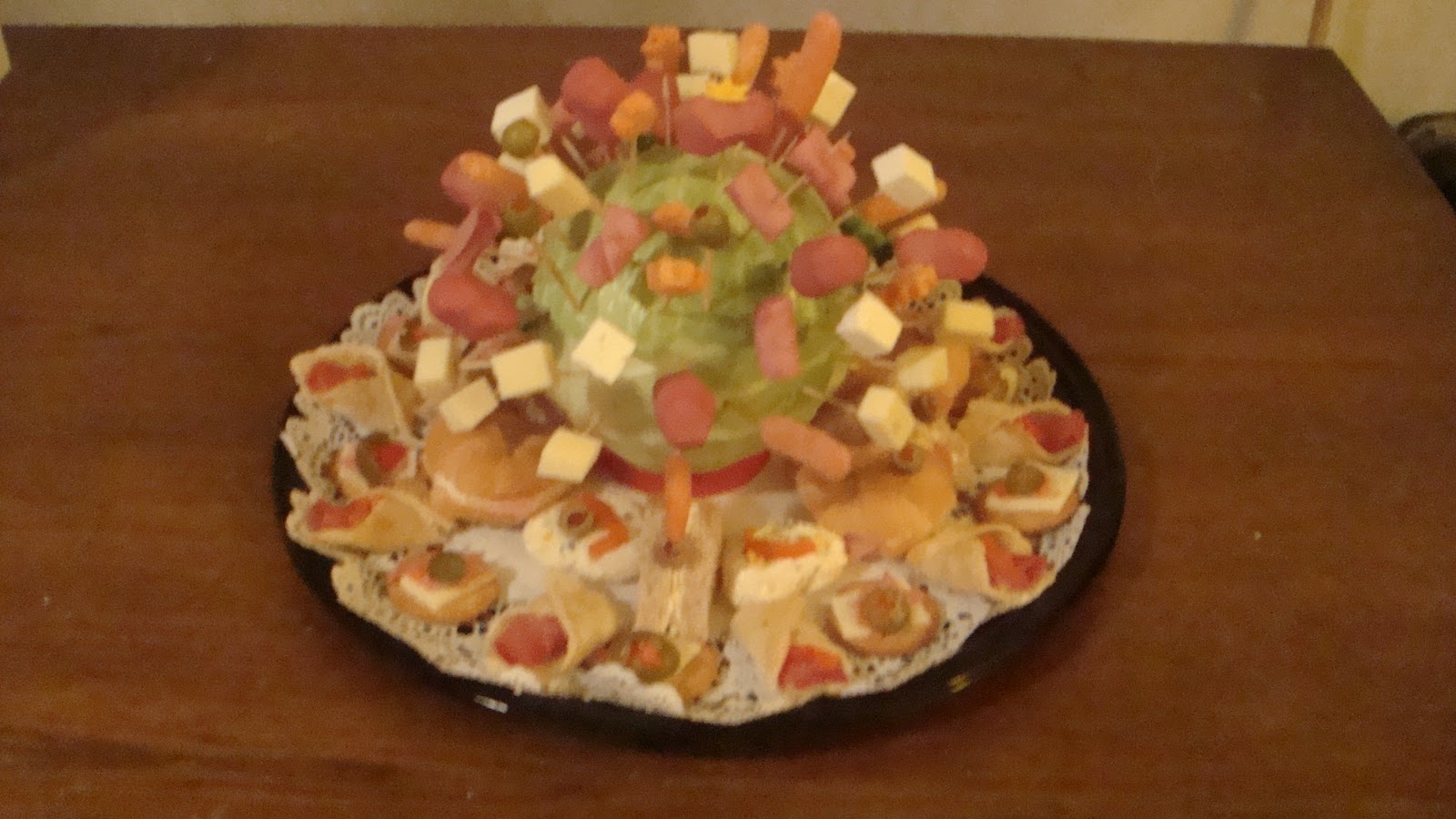 tuttifrutti arreglos frutales y fuentes: CANAPES, BOCADILLOS ...
