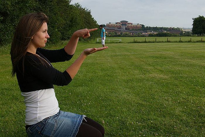 Forced Perspective Photography | Optical illusion | Wallpaper Hungama