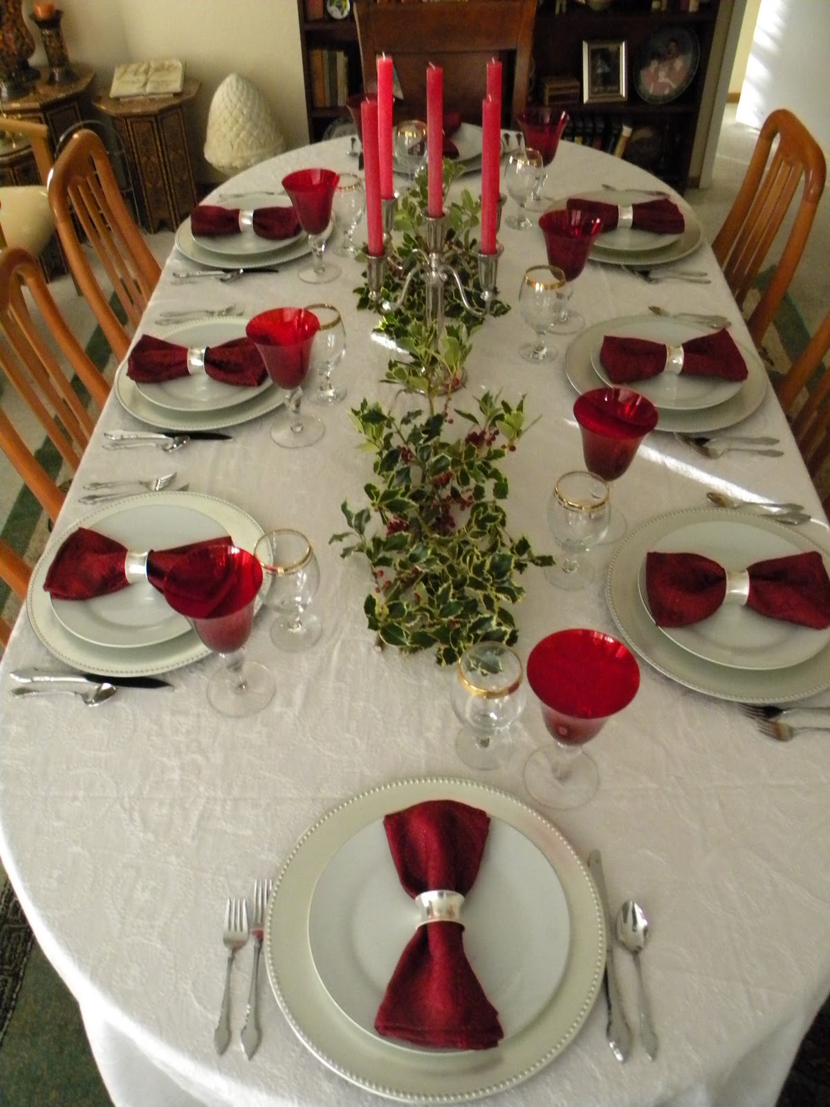 daze of grace: Classic Red Tablescape