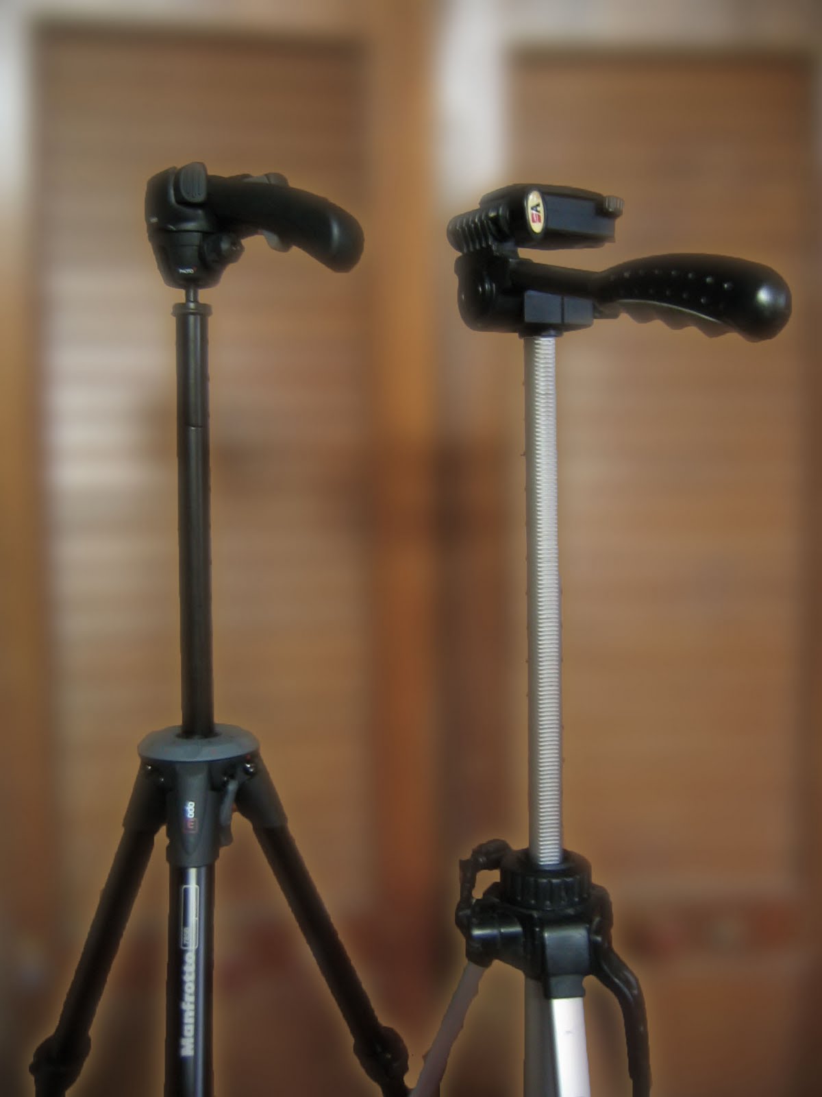 kufaiz's archive: Tripod: Manfrotto 785B vs. Ambico V0556