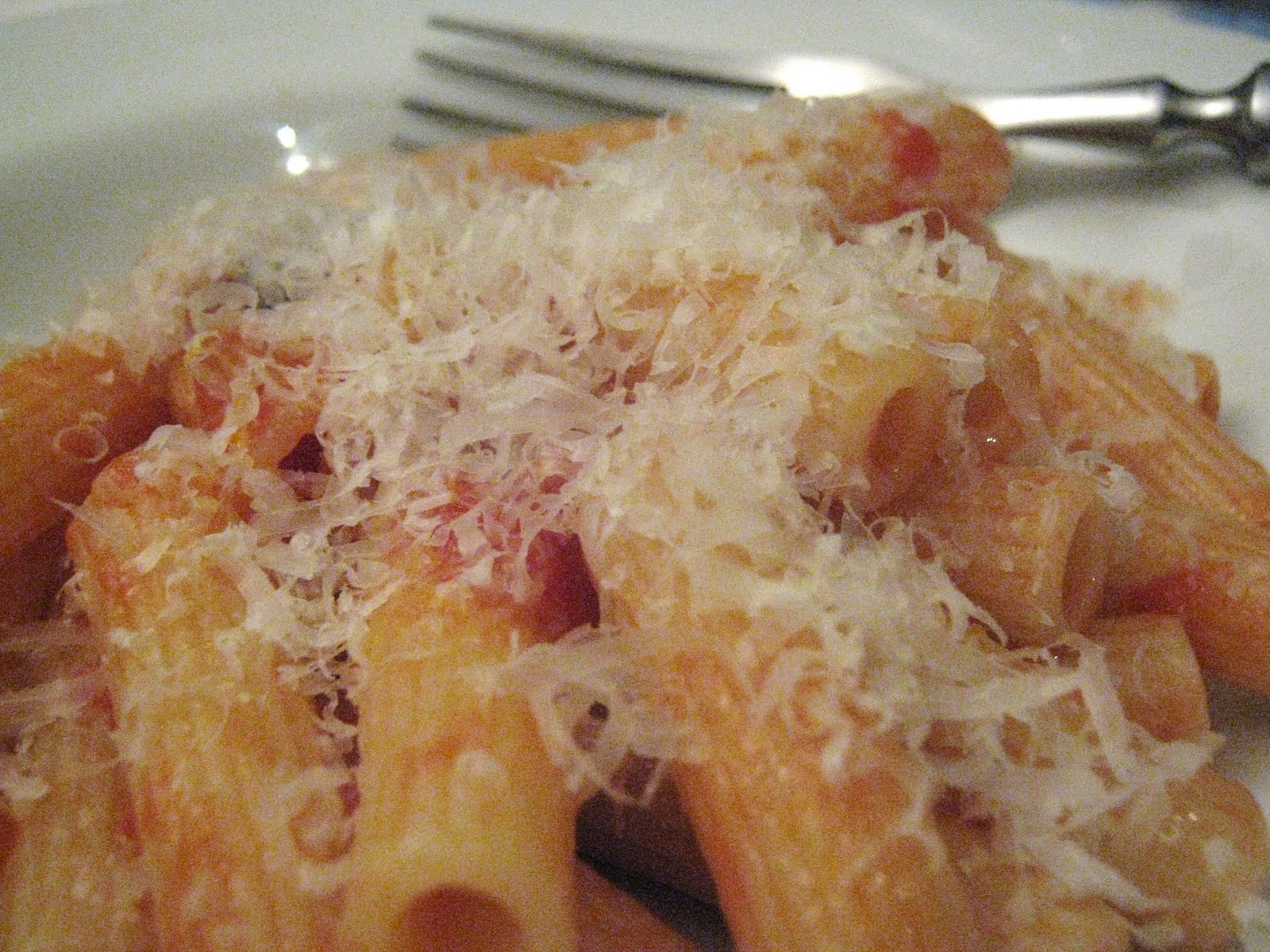 SenzaPanna: Mezzani rigati tagliati di Gragnano, pomodoro e parmigiano