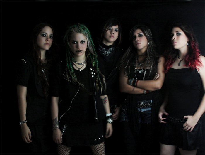 BATERISTAS EN LA MIRA: Illari Arbe baterista de Area 7