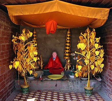 andy's cambodia : andybrouwer.blogspot.com: Yes...even more Neak Ta